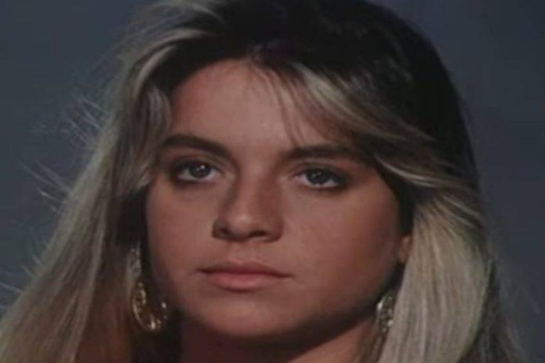 Era la storica Annamaria nei film di Nino D'Angelo, la ricordate? Ecco ...