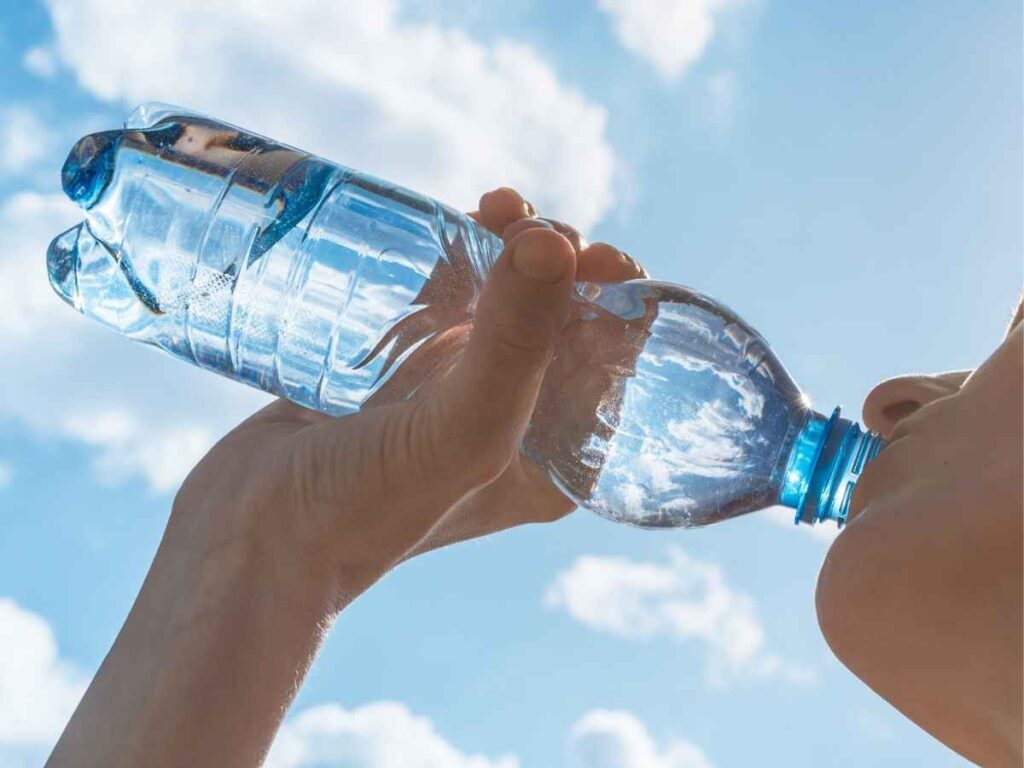 Allarme a Ischia, acqua in bottiglia: studenti intossicati a scuola ...